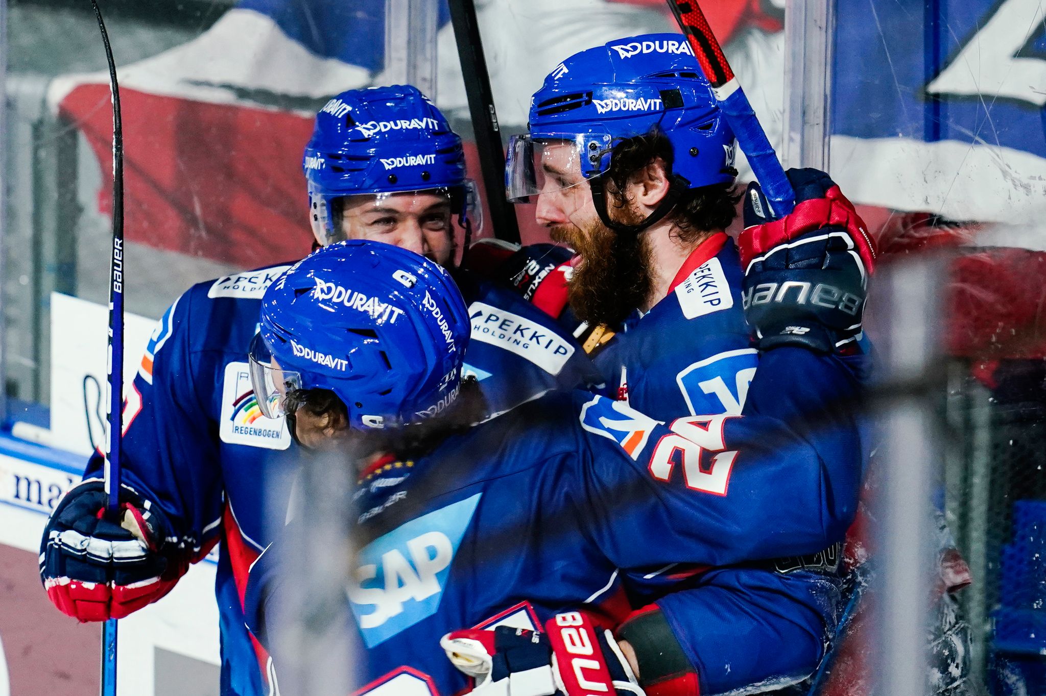 Adler Mannheim zittern sich ins DEL-Halbfinale